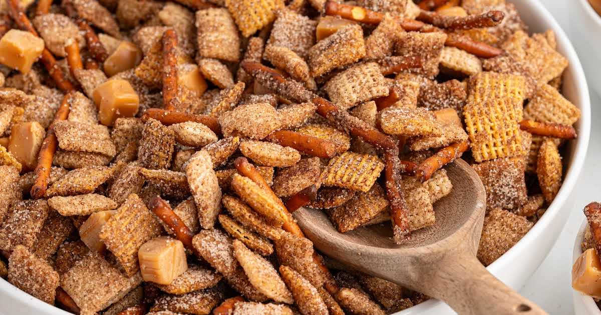 Sweet and Crunchy Churro Chex Mix - Spaceships and Laser Beams
